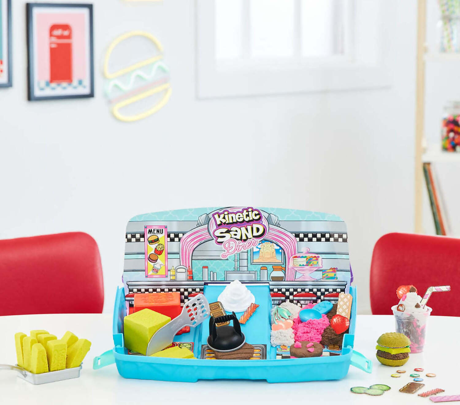 Kinetic Sand – Grill N Scoop Diner Folding Sandbox – Spin Master ...